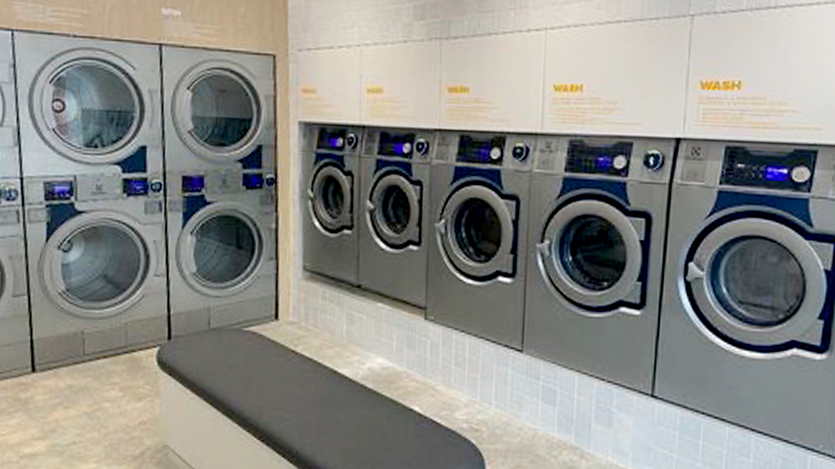 Bubble Box starts a laundromat in spectacular fashion - Start-a-Laundromat