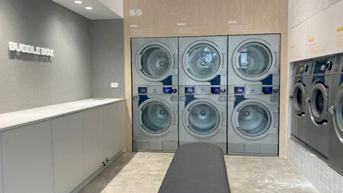 Bubble Box starts a laundromat in spectacular fashion - Start-a-Laundromat